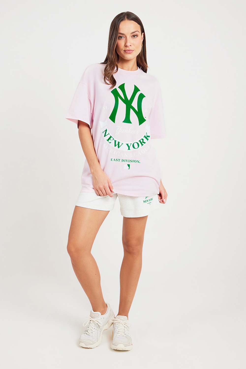 Majestic New York Yankees Oversized Script Tee Tender Touch | Stylerunner