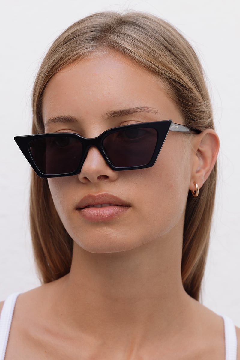 Lu Goldie Claudia Black | Stylerunner