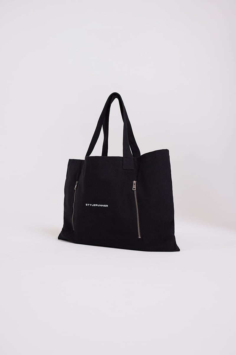 Stylerunner Weekend Oversized Canvas Tote Onyx | Stylerunner