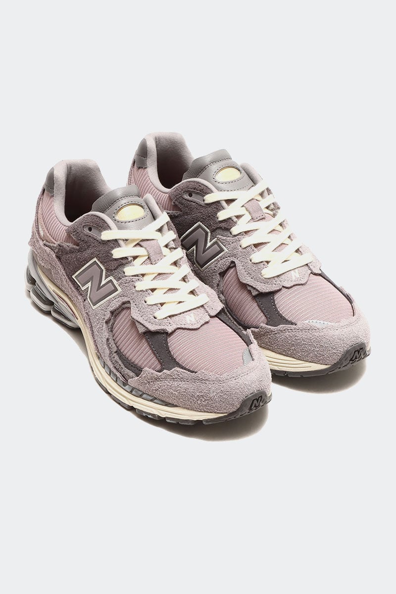 New Balance 2002R Dark Grey Multi | Stylerunner