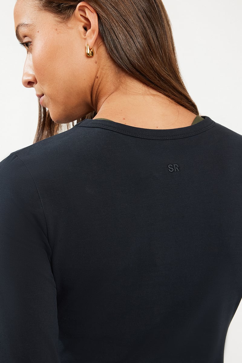 Stylerunner Dynamic V Neck Long Sleeve Tee Onyx | Stylerunner