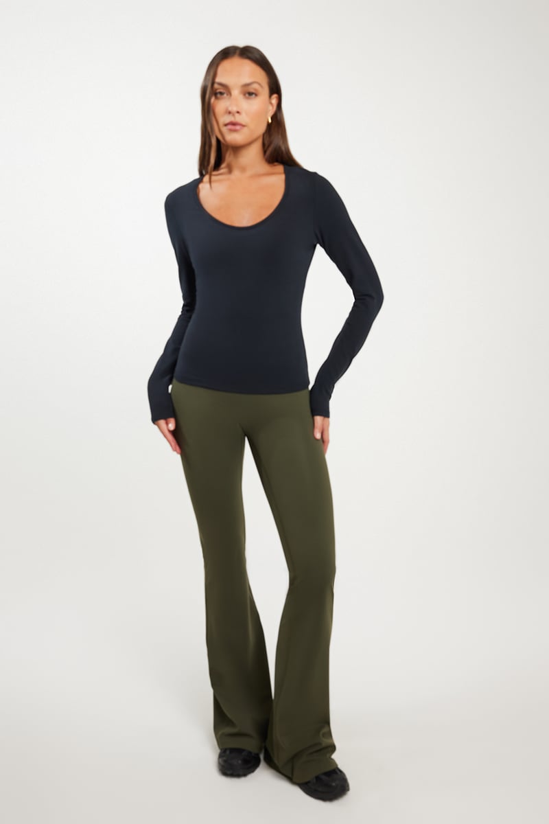 Stylerunner Dynamic V Neck Long Sleeve Tee Onyx | Stylerunner