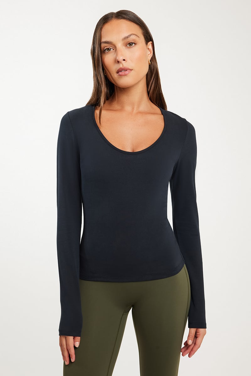 Stylerunner Dynamic V Neck Long Sleeve Tee Onyx | Stylerunner