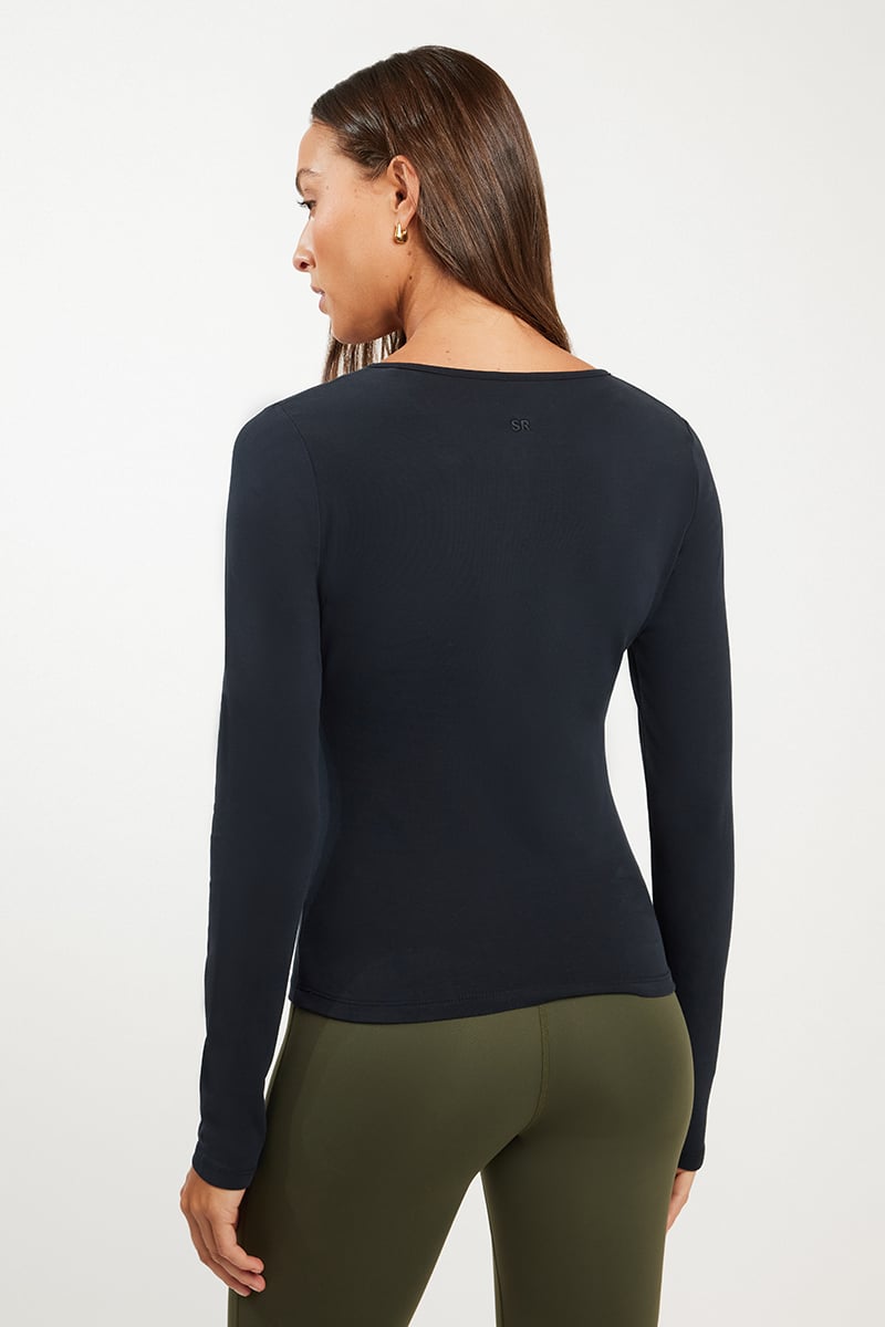 Stylerunner Dynamic V Neck Long Sleeve Tee Onyx | Stylerunner