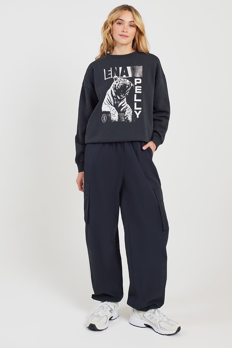 Ena Pelly Roaring Tiger Relaxed Sweater Vintage Black | Stylerunner